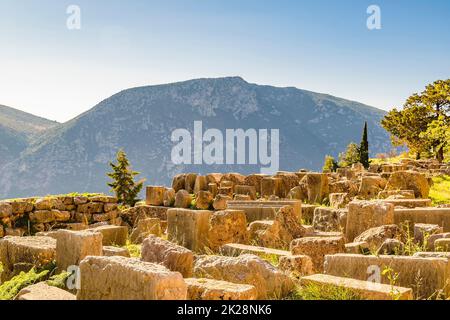 ancient world, Greece, religion, Oracle of Delphi, priest Pythia during ...