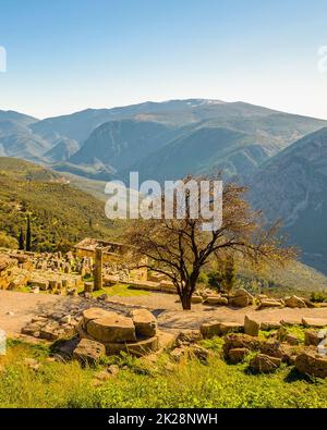 ancient world, Greece, religion, Oracle of Delphi, priest Pythia during ...