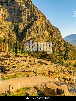 ancient world, Greece, religion, Oracle of Delphi, priest Pythia during ...