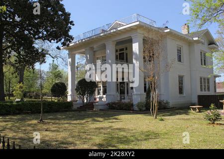 Historic Mansion in Rural Small Town East Texas Stock Photo - Alamy