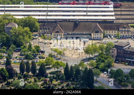 Luftbild, Wanne-Eickel Hbf, Bahnhofsgebäude und Bahnhofsvorplatz, Wanne, Herne, Ruhrgebiet ...