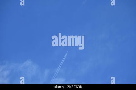 Kerosene strips from an airplane in the Spanish sky in Alicante ...