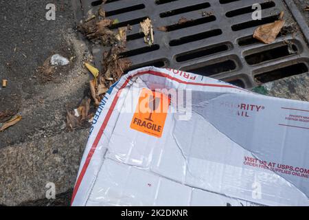 Damaged USPS Box Marked Fragile, USA, 2022 Stock Photo - Alamy