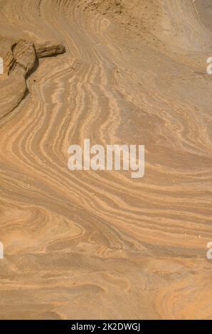 Rock surface showing different strata Stock Photo - Alamy