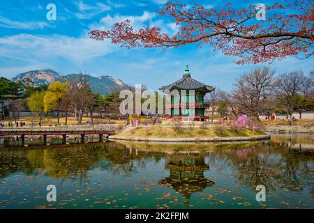Hyangwonjeong Pavilion, Gyeongbokgung Palace, Seoul, South Korea Stock ...