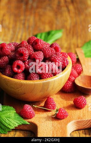 Fresh raspberry with leaf in the bowl Stock Photo - Alamy