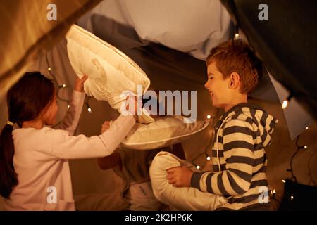 2 boys having a pillow fight on a bed Stock Photo - Alamy