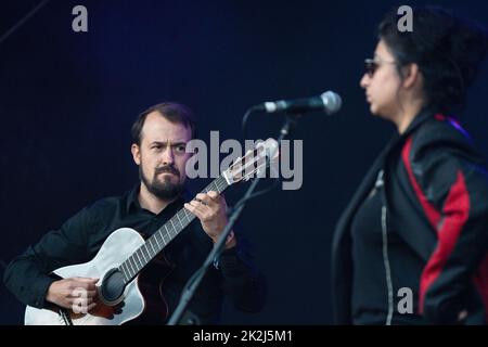 Virtuoso guitarist Gyan Riley playing with Grammy winner Arooj Aftab on ...