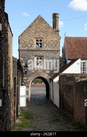 The Fisher Gate on the quay at Sandwich, Kent Stock Photo - Alamy