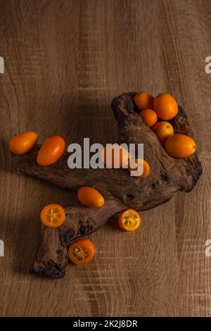 Close-up of small Chinese oranges (Citrus sinensis) or Kumquat on a ...