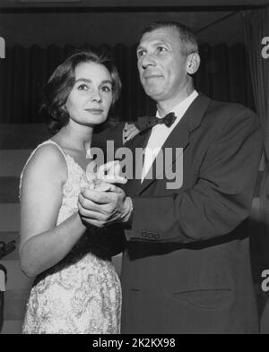 Richard Brooks with wife Jean Simmons Stock Photo - Alamy