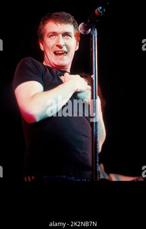 THUNDER Danny Bowes The Shepherd's Bush Empire, London 3 June 1999 ...