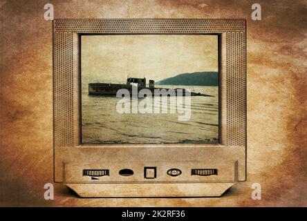 old broken and rusty TV Stock Photo - Alamy