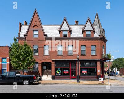 Commerical building on Cherokee Street in south Saint Louis Stock Photo ...