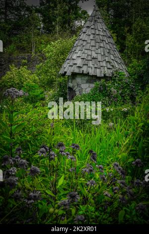 Cute hut in the woods Stock Photo - Alamy