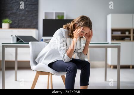 Stressed Sick Employee Woman At Computer Desk Stock Photo - Alamy