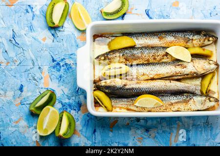 Roast fish pelengas, seafood Stock Photo - Alamy