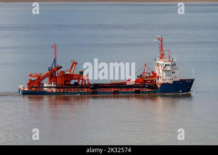 Arco dart dredger heading into Avonmouth Stock Photo - Alamy