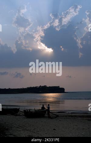 Fort Harne in the Arabian sea and the beach at the time of sunset ...