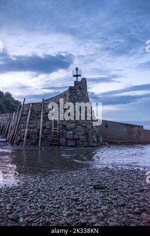 The tide out at Clovelly harbour Stock Photo - Alamy