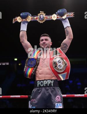 Mark Heffron celebrates after victory against Martin Ezequiel Bulacio ...