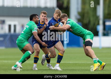 Alex Hearle of Worcester Warriors is tackled during the Gallagher ...