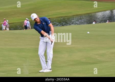 Charlotte, NC, USA. 24th Sep, 2022. Justin Thomas claps to the crowdd ...