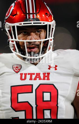 Tempe, Arizona, USA. 24th Sep, 2022. JT Greep (57) of the Utah Utes ...