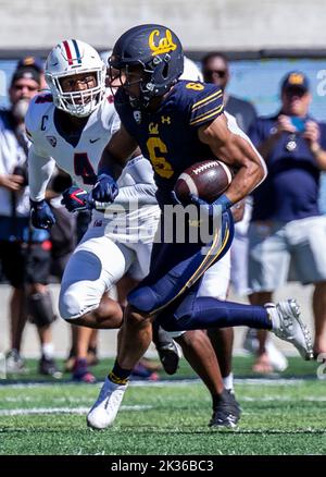 California running back Jaydn Ott (1) makes a play during an NCAA ...