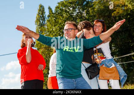 Remco's father Patrick Evenepoel celebrates at Cafe In de Rustberg in ...