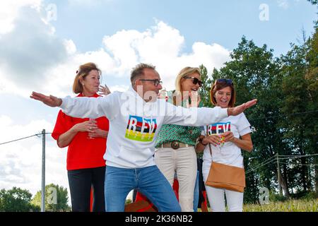 Remco's father Patrick Evenepoel celebrates at Cafe In de Rustberg in ...