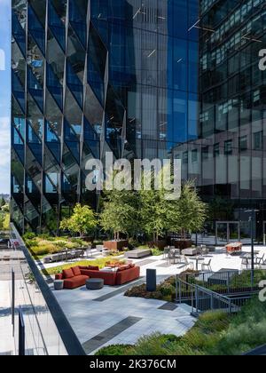 New York, NY, USA. Genesis Rodriguez and Jamie Bell in the ©Summit ...