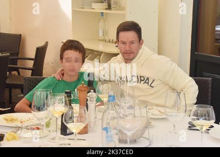 Brendan Joseph Wahlberg , Mark Wahlberg Sighting Mark Wahlberg and son have lunch in Rome, Italy ...