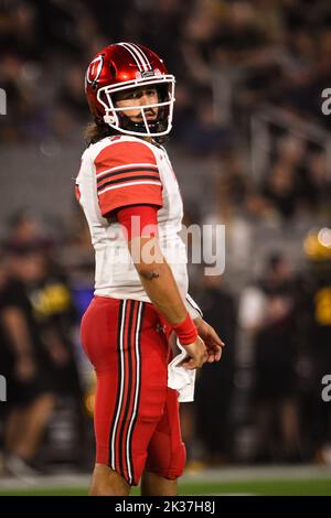 Utah quarterback Cameron Rising (7) looks to pass against Oregon during ...
