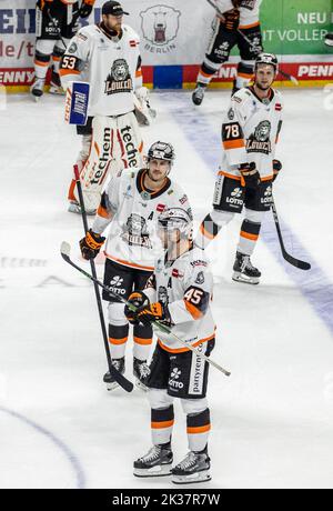 25 September 2022, Berlin: Ice hockey: DEL, Eisbären Berlin - Löwen ...