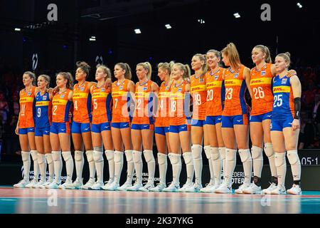 ARNHEM - Anne Buijs, Nika Daalderop, Juliet Lohuis, Celeste Plak and ...