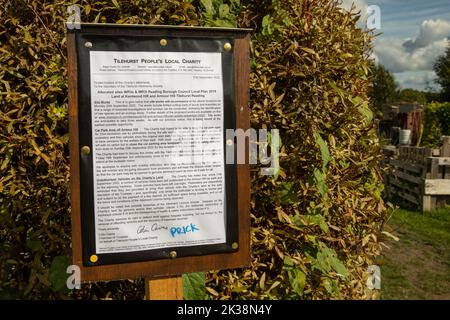 Tilehurst, UK. 25th September, 2022. A sign is pictured at an entrance ...