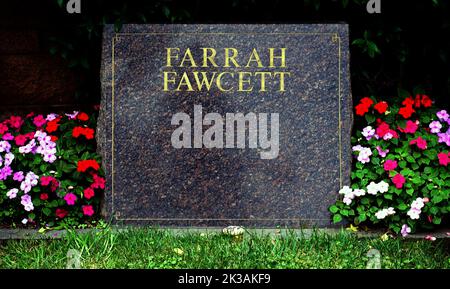 Los Angeles CA: Farrah Fawcett Grave at Hollywood Forever Cemetery ...