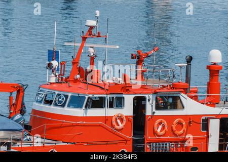 Ship radar, radars, antenna, boat, yacht Stock Photo - Alamy