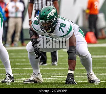 New York Jets guard Laken Tomlinson (78) defends against the Chicago ...