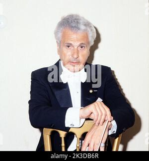 Julius Rudel, geboren in Wien, amerikanischer Dirigent, Portrait, circa ...