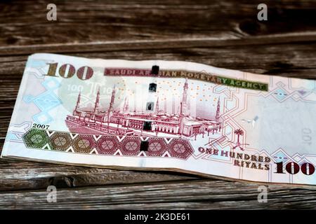 Saudi Arabia 100 riyals banknote, The Saudi riyal is the currency of ...