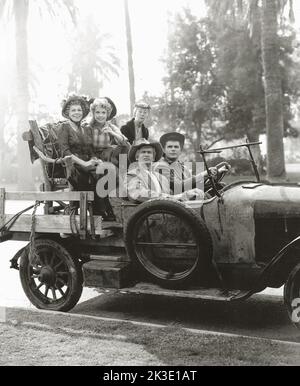THE BEVERLY HILLBILLIES, Donna Douglas, Irene Ryan, Larry Pennell ...