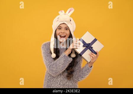 shocked teen girl holding valentines heart on yellow background ...