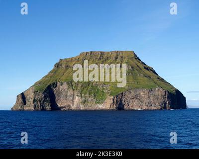 Litla Dimun, Faroe Islands : a small rocky island covered by a bizarre ...