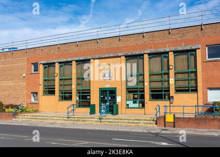 Entrance to Swindon Magistrates' Court, Princes Street, Swindon ...