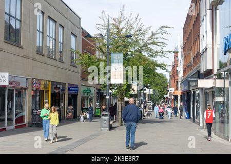 Pedestrianised The Parade, Swindon, Wiltshire, England, United Kingdom ...