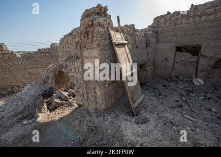 Mud-brick Bahla Fort Citadel and oasis on decay, Oman Stock Photo - Alamy