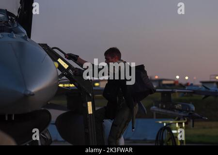a pilot before entering the cockpit Stock Photo - Alamy