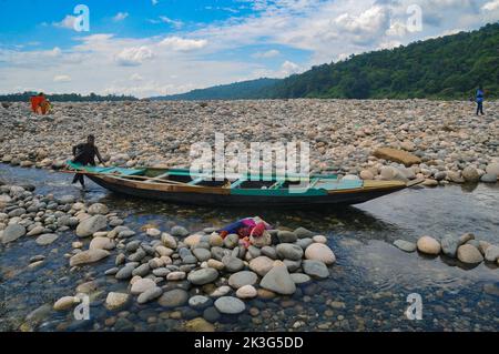 Sylhet, Bangladesh. 26th Sep, 2022. The sailor's boat is stuck in the ...